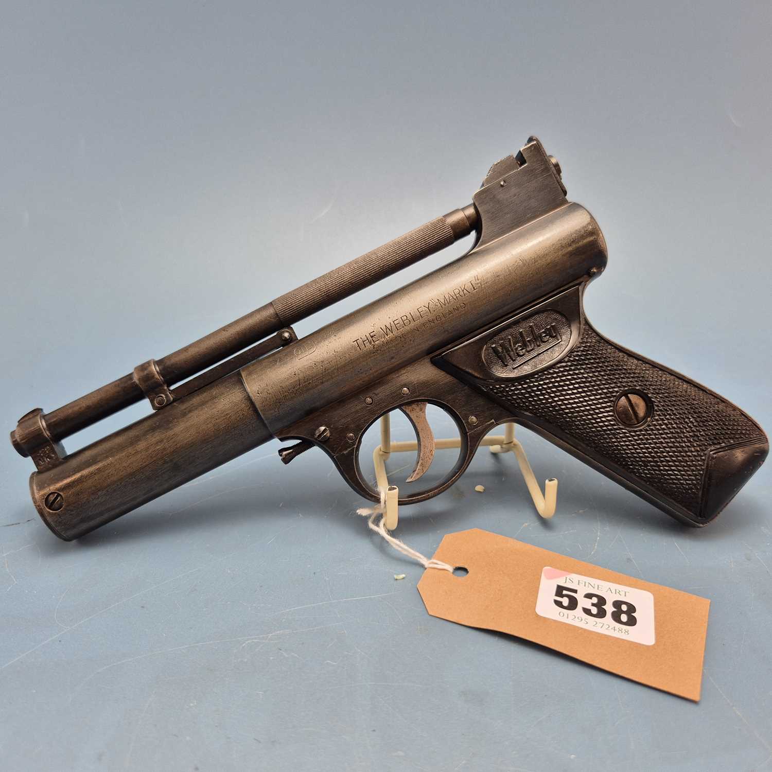 Lot 538 - Airgun.- A Webley Mark 1 air pistol serial