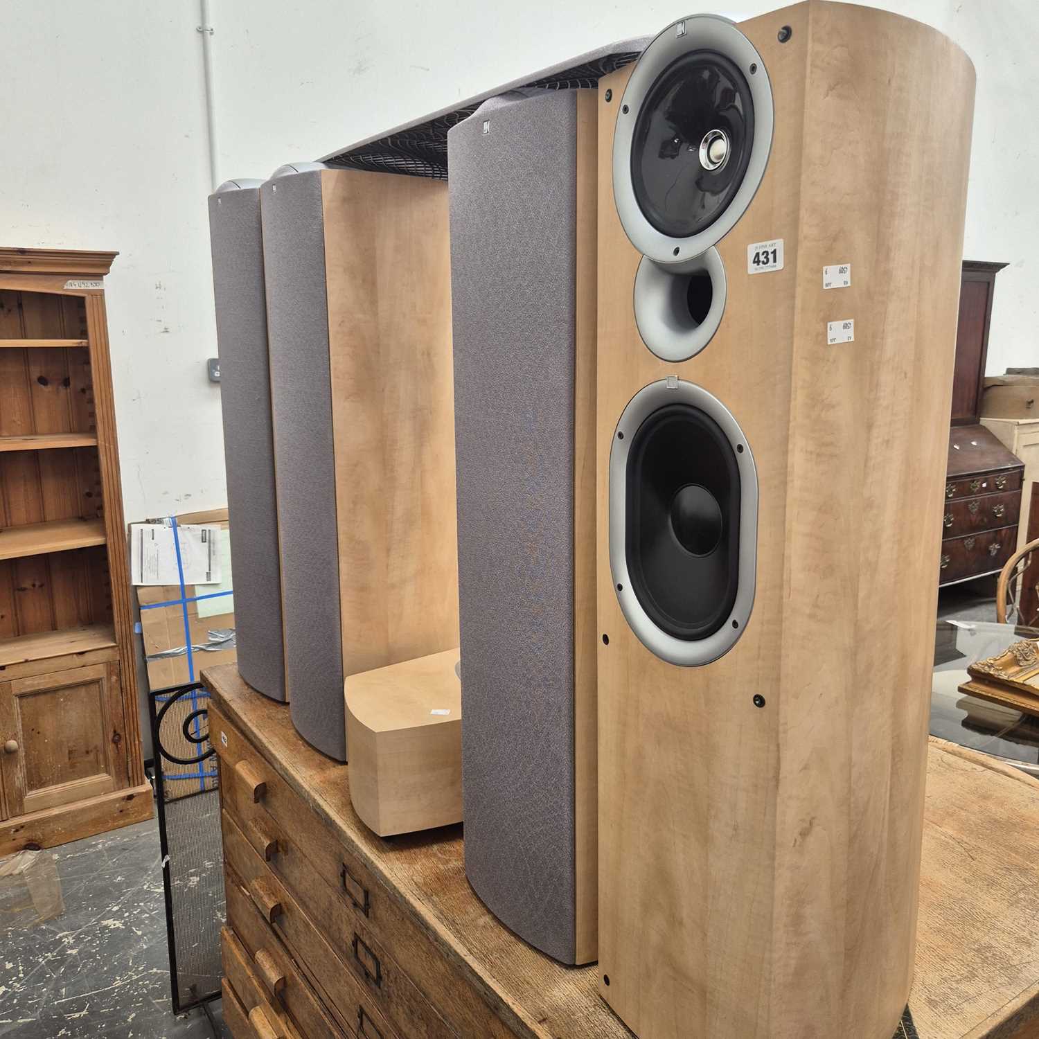 Lot 431 - A good quality set of KEF surround sound