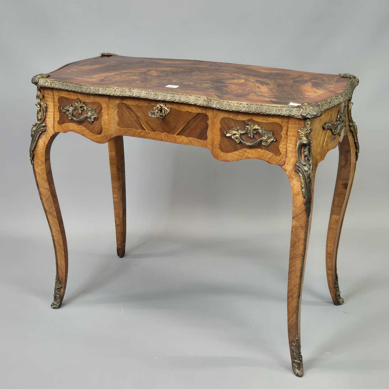 Lot 1607 - A rosewood cross banded calamander wood