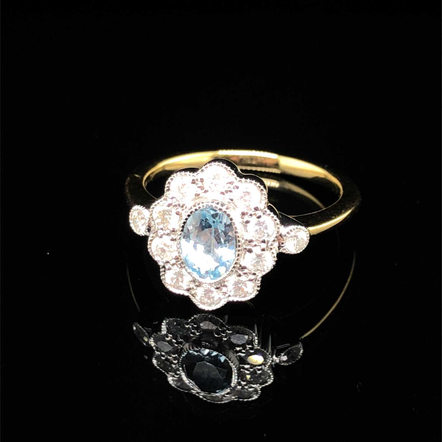 Lot 181 - A 9ct hallmarked yellow and white gold oval