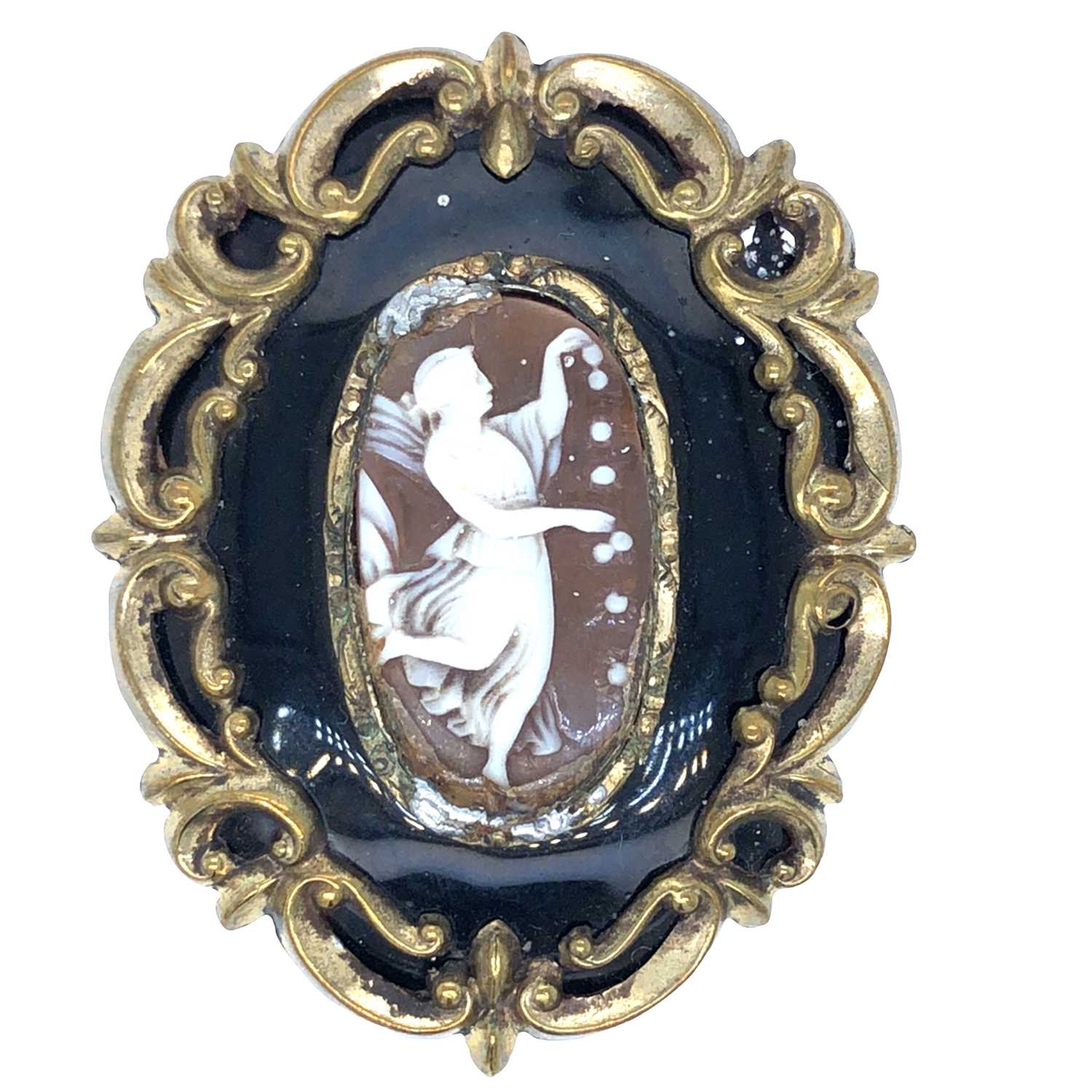 Lot 1044 - A cameo brooch. The oval panel depicts a