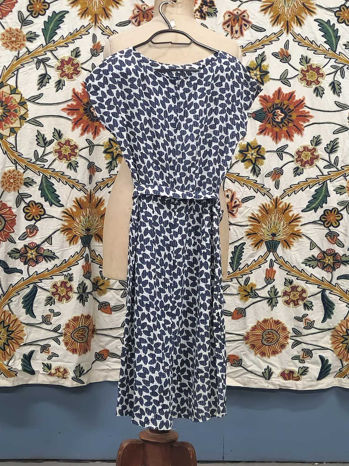 Lot 106 - Clothing - vintage dresses to include three