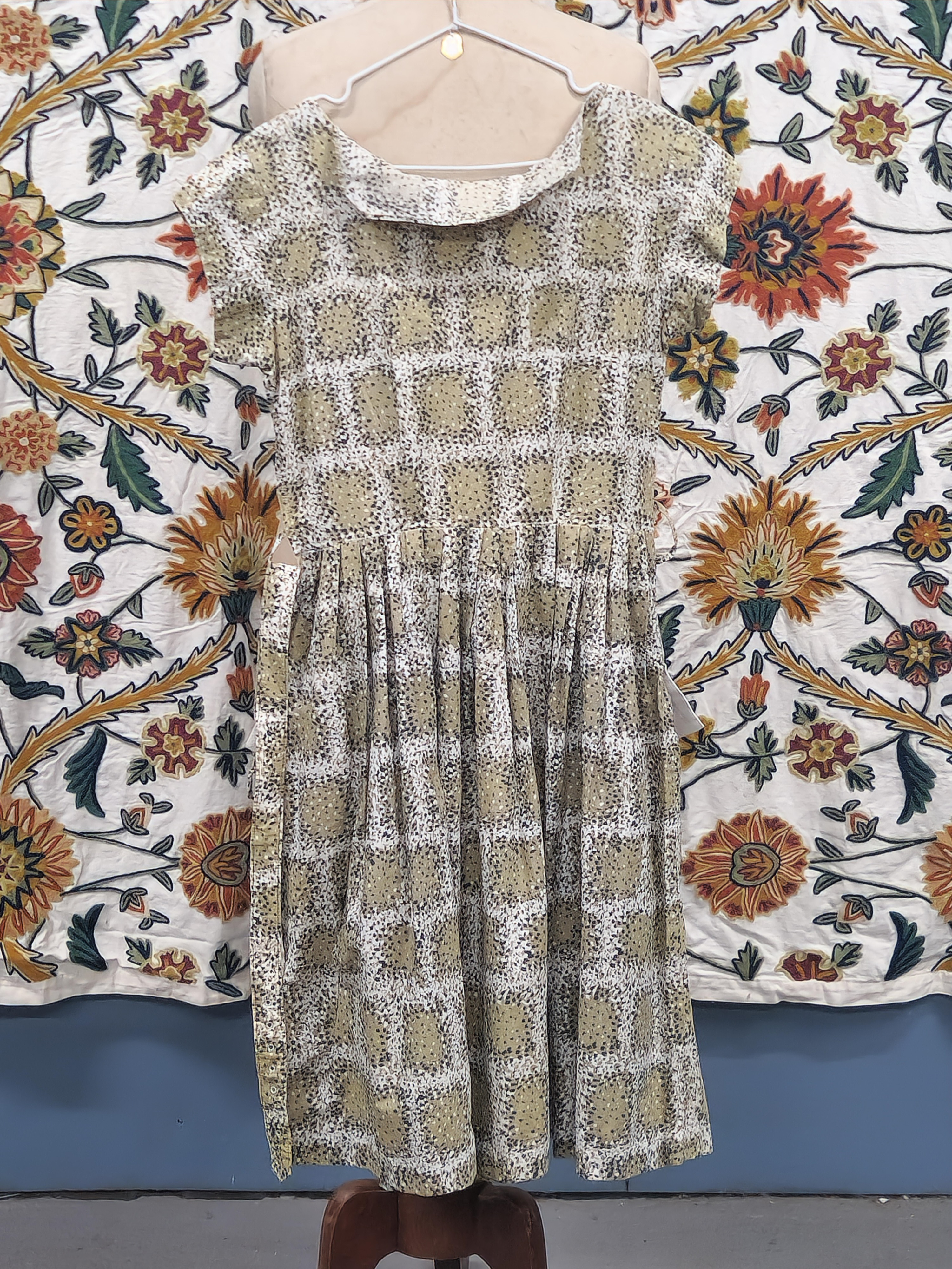Lot 106 - Clothing - vintage dresses to include three